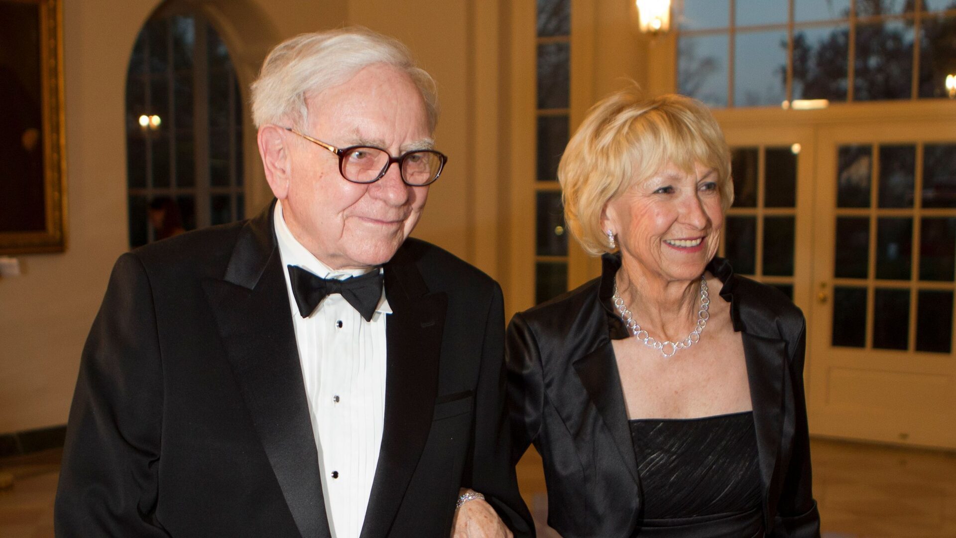 Warren Buffett y las mujeres que marcaron su vida: amor, frugalidad y ...